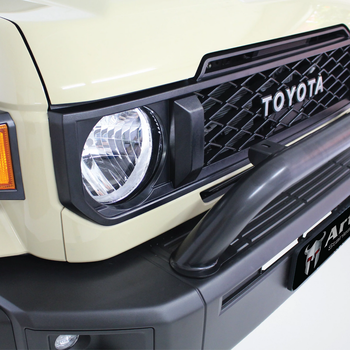 Toyota Land Cruiser 70 Series Styling Bar Black – MONTIGENIX